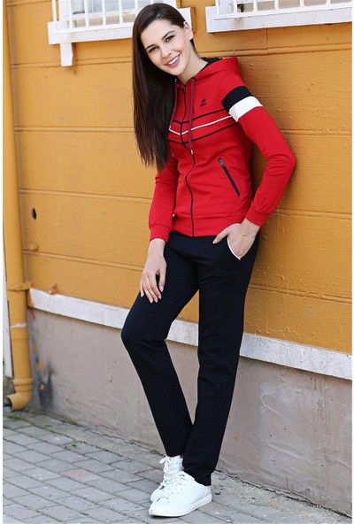 Tommy Life Çizgili Omuz Garnili Kırmızı Kadın Eşofman Takım Tommy Life Çizgili Omuz Garnili Kırmızı Kadın Eşofman Takım