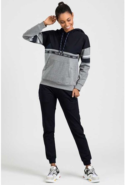 Tommy Life Gri Melanj-Lacivert Kadın Kapüşonlu Yazı Desenli Standart Kalıp Manşetli Eşofman Takımı-3486 Tommy Life Gri Melanj-Lacivert Kadın Kapüşonlu Yazı Desenli Standart Kalıp Manşetli Eşofman Takımı-3486