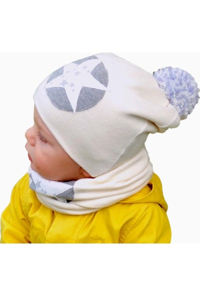 Babygiz Beyaz Üstüne Yıldız İşlemeli Ponpon Detaylı Bere Ve Boyunluk Takım Babygiz Beyaz Üstüne Yıldız İşlemeli Ponpon Detaylı Bere Ve Boyunluk Takım