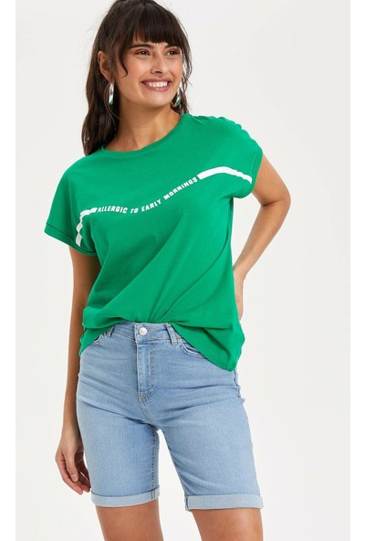 DeFacto Katlama Paça Detaylı Slim Fit Yüksek Jean Bermuda Şort I7914AZ19SM DeFacto Katlama Paça Detaylı Slim Fit Yüksek Jean Bermuda Şort I7914AZ19SM