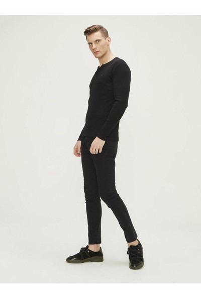 Xint Patlı Yaka Uzun Kollu Basic Tişört Xint Patlı Yaka Uzun Kollu Basic Tişört