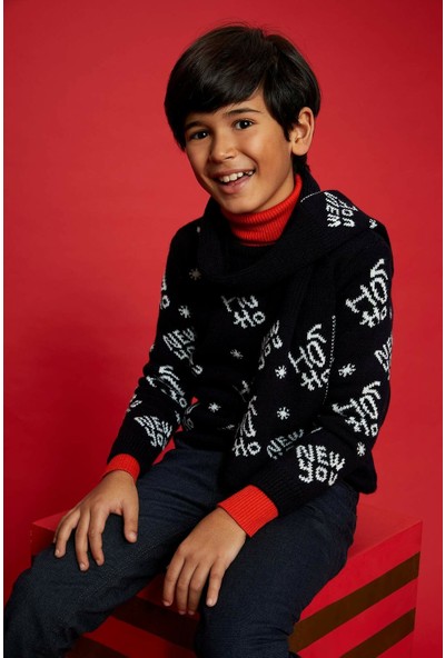 DeFacto Erkek Çocuk Bisiklet Yaka Yılbaşı Temalı New You Figürlü Kazak L8434A619CW