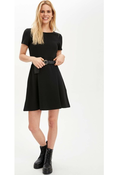 DeFacto Slim Fit Bisiklet Yaka Kısa Kollu Kısa Kollu Örme Elbise N8851AZ20SP DeFacto Slim Fit Bisiklet Yaka Kısa Kollu Kısa Kollu Örme Elbise N8851AZ20SP