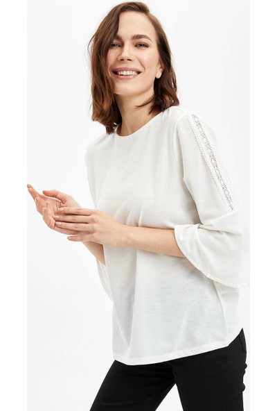 Defacto Volan ve Dantel Detaylı Bluz I4507AZ20SP