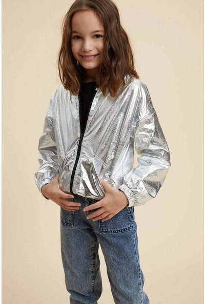 DeFacto Kız Çocuk Kapüşonlu Parlak Kumaş Mevsimlik Yağmurluk N3680A620SP DeFacto Kız Çocuk Kapüşonlu Parlak Kumaş Mevsimlik Yağmurluk N3680A620SP