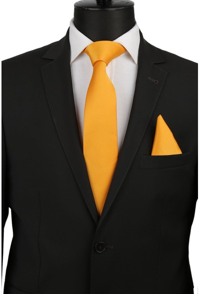 Kravatkolik Koyu Sarı Mendilli Düz Saten Kravat KK1125 Kravatkolik Koyu Sarı Mendilli Düz Saten Kravat KK1125