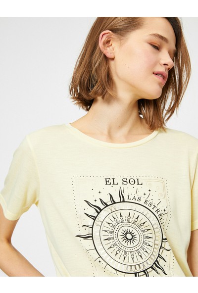 Koton Kadın Önü Desen Baskılı Bisiklet Yaka Tişört