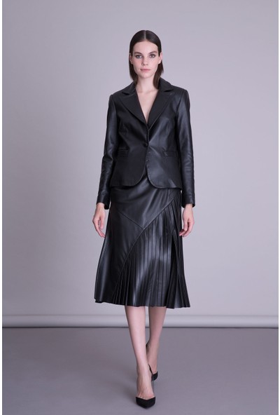 Gizia Pile Detaylı Siyah Midi Deri Etek Gizia Pile Detaylı Siyah Midi Deri Etek