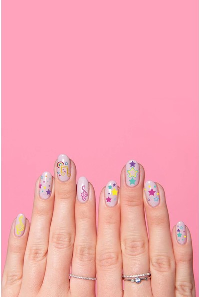 Flash TattoosSol Anahtarı Tırnak Dövmesi