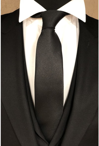 Quesste Siyah Armür Dokumalı Noktalı Mendilli Kravat Quesste Siyah Armür Dokumalı Noktalı Mendilli Kravat