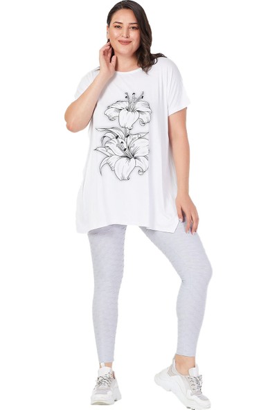 Büyük Beden Beyaz Salaş Zambak Çiçek Baskılı T-Shirt