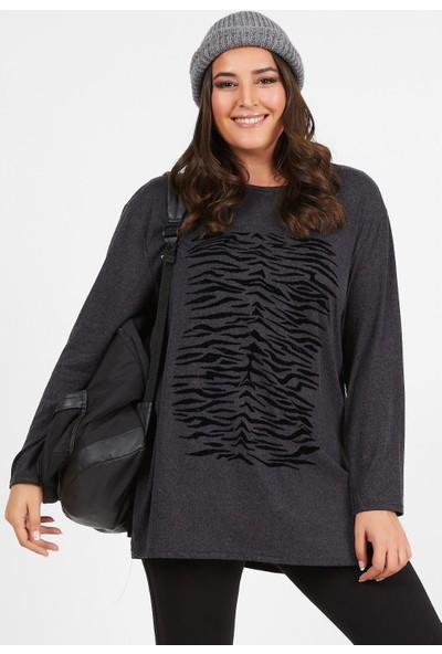 Siyezen Büyük Beden Antrasit Zebra Desenli Yumoş Bluz Siyezen Büyük Beden Antrasit Zebra Desenli Yumoş Bluz