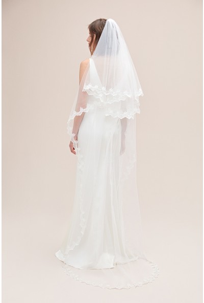 Oleg Cassini Uçları Dantel Ve Pul Işlemeli Uzun Duvak