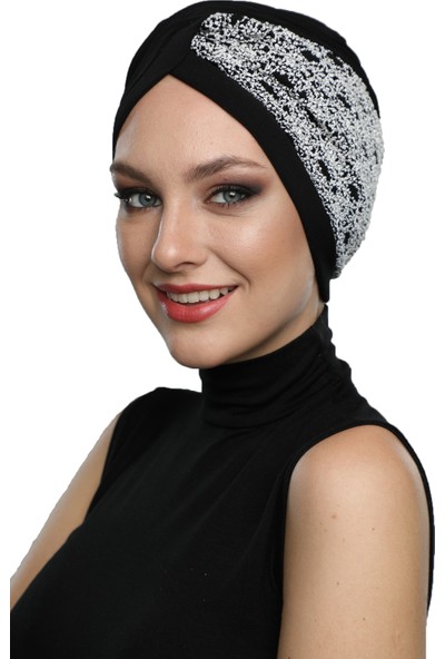 Fidan Bone Çapraz Buklet Siyah-Beyaz Hazır Türban Tesettür Bone Fidan Bone Çapraz Buklet Siyah-Beyaz Hazır Türban Tesettür Bone