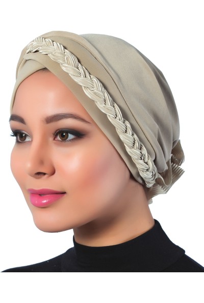 Fidan Çapraz Plise Burgulu Bej Pliseli Saç Örgü ve Gül Aksesuarlı Hazır Tesettür Bone