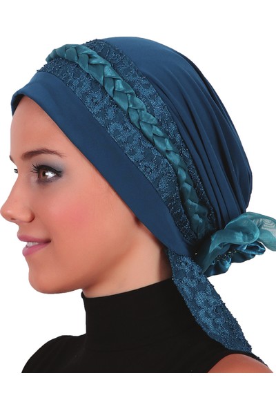 Fidan Dantel Burgulu Petrol Organze Saç Örgülü ve Arkası Güllü Aksesuarlı Hazır Tesettür Bone Fidan Dantel Burgulu Petrol Organze Saç Örgülü ve Arkası Güllü Aksesuarlı Hazır Tesettür Bone