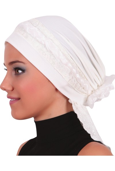 Fidan Dantel Burgulu Krem Organze Saç Örgülü ve Arkası Güllü Aksesuarlı Hazır Tesettür Bone Fidan Dantel Burgulu Krem Organze Saç Örgülü ve Arkası Güllü Aksesuarlı Hazır Tesettür Bone