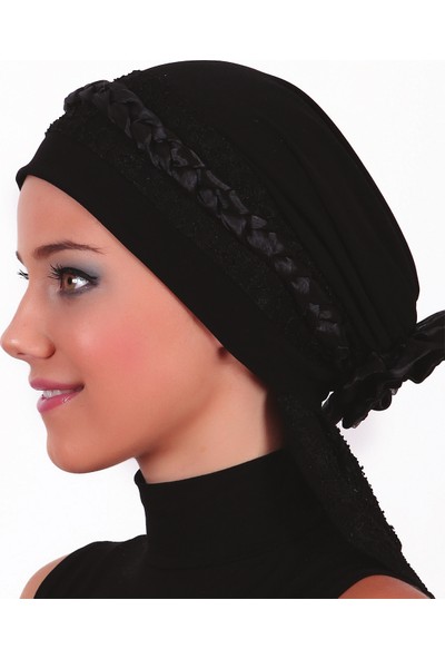 Fidan Bone Dantel Burgulu Siyah Organze Saç Örgülü ve Arkası Güllü Aksesuarlı Hazır Türban Tesettür Bone