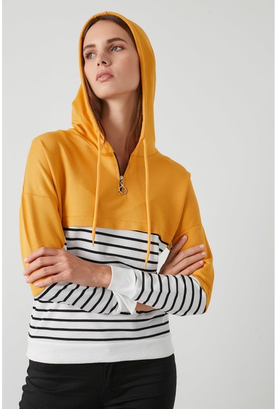 Lela Çizgili Fermuarlı Kapüşon Yaka Uzun Kollu Örme Sweat Kadın Sweat 5819380 Lela Çizgili Fermuarlı Kapüşon Yaka Uzun Kollu Örme Sweat Kadın Sweat 5819380