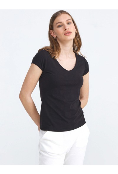 Xint V Yaka Pamuklu Rahat Kesim Basic T-Shirt Xint V Yaka Pamuklu Rahat Kesim Basic T-Shirt