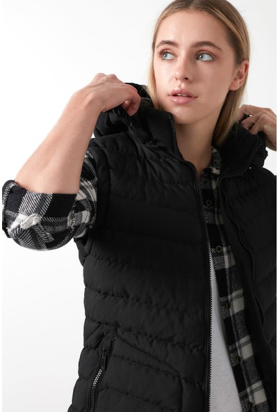 Lela Ekstra Dar Kesim Kapüşonlu Şişme Yelek