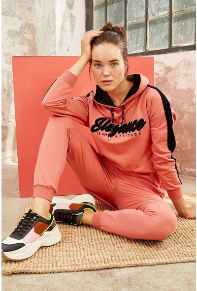 Tommy Life Pudra Kadın Kapüşonlu Kadife Şeritli Rahat Form Jogger Eşofman Tunik Takım-95244 Tommy Life Pudra Kadın Kapüşonlu Kadife Şeritli Rahat Form Jogger Eşofman Tunik Takım-95244