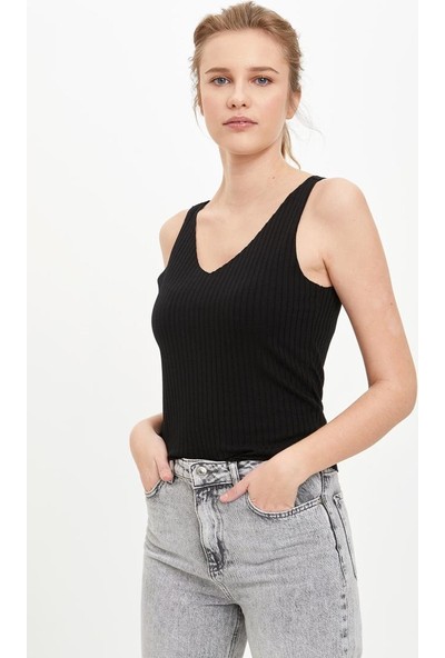 DeFacto Regular Fit V Yaka Ribana Atlet R5605AZ20SM DeFacto Regular Fit V Yaka Ribana Atlet R5605AZ20SM