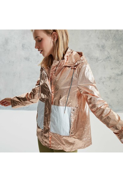 Yargıcı Garni Detaylı Yağmurluk