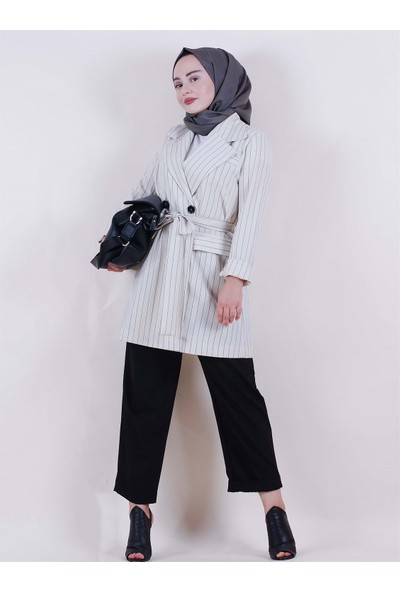 Sümeyra Küçükşahin Bej Çizgili Keten Blazer