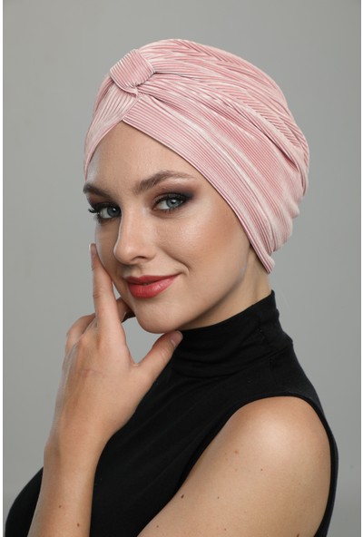 Fidan Bone Çapraz Plise Bantlı Astarlı Hazır Bone Fidan Bone Çapraz Plise Bantlı Astarlı Hazır Bone