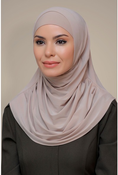 Hürrem Kadın Bej Pratik Boneli Şal Hürrem Kadın Bej Pratik Boneli Şal