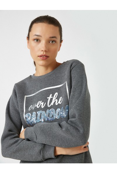 Koton Bisiklet Yaka Pullu Baskılı Sweatshirt