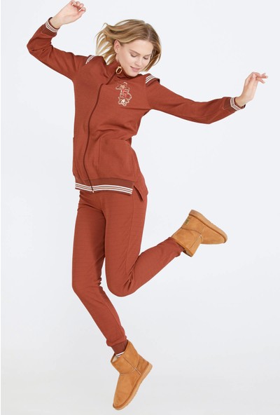 Sementa Taş İşlemeli Cepli Kadın Eşofman Takımı - Kremit Sementa Taş İşlemeli Cepli Kadın Eşofman Takımı - Kremit