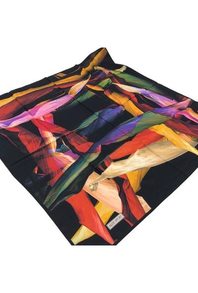 Aker Sport Twill (Tivil) Özel Seri Eşarp-Siyah-Nar Çiçeği-Krem Aker Sport Twill (Tivil) Özel Seri Eşarp-Siyah-Nar Çiçeği-Krem