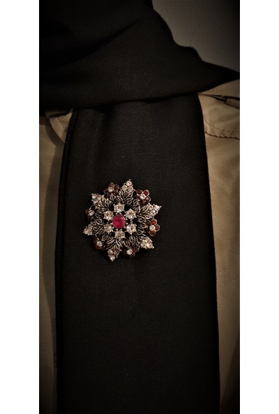 PIERPARIS BROŞ OTANTIK DESENLİ KİRSTAL TAŞLİ BRONZ MADEN ***