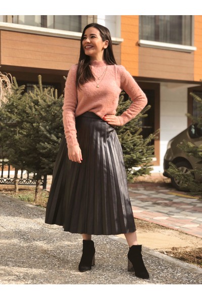 Melike Albayrak Butik Suni Deri Siyah Piliseli Etek Melike Albayrak Butik Suni Deri Siyah Piliseli Etek