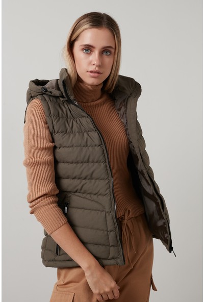 Lela Ekstra Dar Kesim Kapüşonlu Şişme Yelek