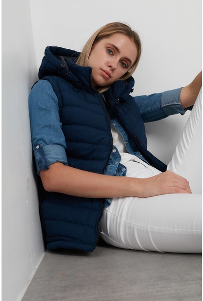 Lela Ekstra Dar Kesim Kapüşonlu Şişme Yelek Kadın Yelek 5568082