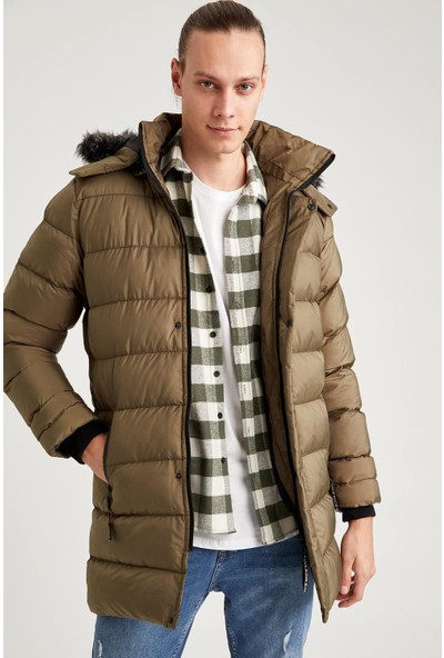 DeFacto Slim Fit Kapüşonlu Pelüş Kürklü Uzun Şişme Kalın Parka T2605AZ20WN DeFacto Slim Fit Kapüşonlu Pelüş Kürklü Uzun Şişme Kalın Parka T2605AZ20WN
