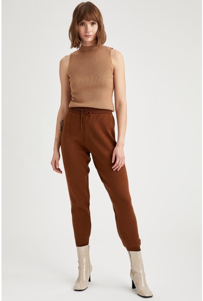DeFacto Beli Bağcıklı Relax Fit Jogger Triko Pantolon T6504AZ20WN DeFacto Beli Bağcıklı Relax Fit Jogger Triko Pantolon T6504AZ20WN