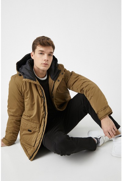 Koton Erkek Dik Yaka Kapüşonlu Cepli Fermuarlı Kaban Koton Erkek Dik Yaka Kapüşonlu Cepli Fermuarlı Kaban