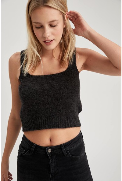 DeFacto Askılı Crop Triko Top S9852AZ20WN DeFacto Askılı Crop Triko Top S9852AZ20WN