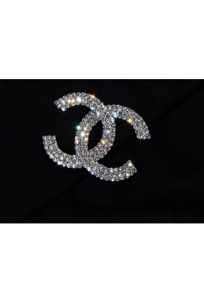 Elmas Dizayn Ithal Chanel Model Üç Sıra Taşlı Paslanmaz Kararmaz Gümüş Renk Broş Elmas Dizayn Ithal Chanel Model Üç Sıra Taşlı Paslanmaz Kararmaz Gümüş Renk Broş