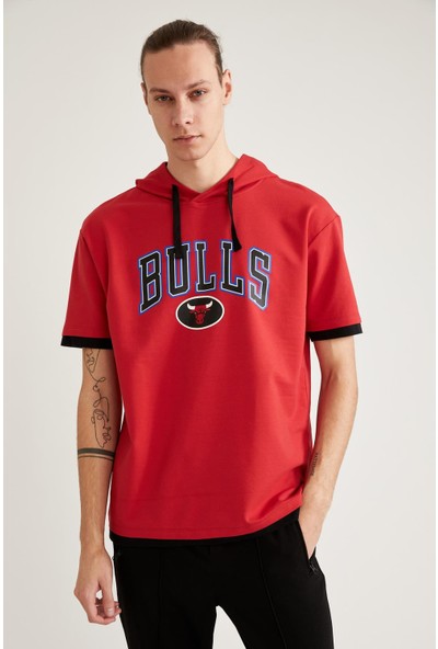 DeFacto NBA Chicago Bulls Lisanslı Oversize Fit Kapüşonlu Tişört S9209AZ21SP DeFacto NBA Chicago Bulls Lisanslı Oversize Fit Kapüşonlu Tişört S9209AZ21SP