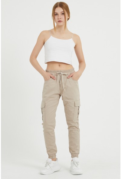 Ohepmoda Dar Kesim Beli ve Paçası Lastikli Bayan Pantolon Krem Ohepmoda Dar Kesim Beli ve Paçası Lastikli Bayan Pantolon Krem