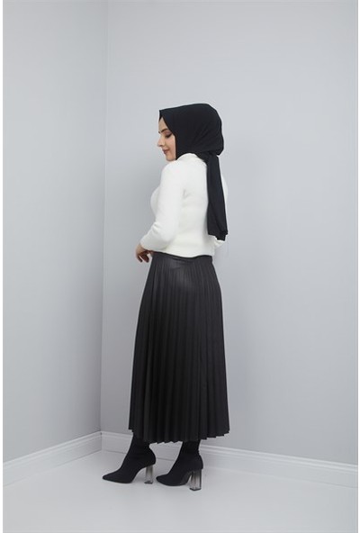 Essah Moda Kadın Siyah Deri Görünümlü Piliseli Uzun Etek - ME000234 Essah Moda Kadın Siyah Deri Görünümlü Piliseli Uzun Etek - ME000234