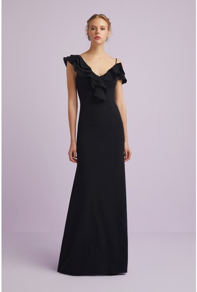 Oleg Cassini Siyah Derin V Yaka Kolları Fırfırlı Krep Uzun Abiye Oleg Cassini Siyah Derin V Yaka Kolları Fırfırlı Krep Uzun Abiye