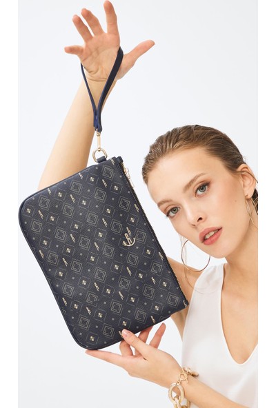 Deri Company Kadın Basic Clutch Çanta Monogram Desenli Lacivert 214002 Deri Company Kadın Basic Clutch Çanta Monogram Desenli Lacivert 214002