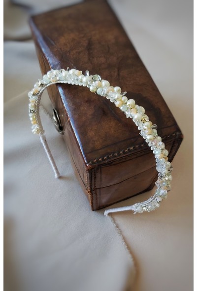 Eva Flore Incili Taşlı Gelin Tacı - Inci Taç - Lohusa Tacı - Nişan Tacı Eva Flore Incili Taşlı Gelin Tacı - Inci Taç - Lohusa Tacı - Nişan Tacı