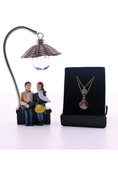 Hediye Filesi Sevgililer Günü Zirkon Taşlı Uğur Böceği Kolye ve Aşıklar Işıklı Biblo Set Hediye Filesi Sevgililer Günü Zirkon Taşlı Uğur Böceği Kolye ve Aşıklar Işıklı Biblo Set
